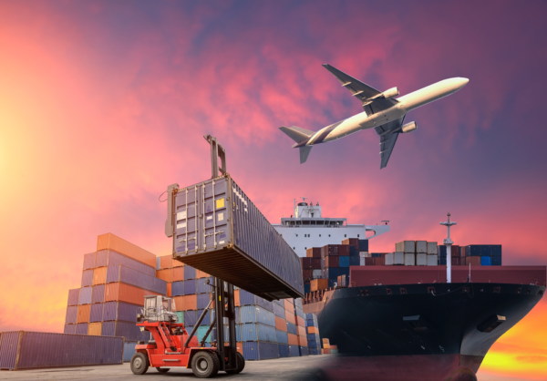 How do freight consolidation services handle cross-border shipments? - HTD